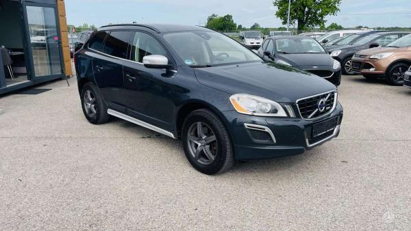 Pelēks Volvo XC60 2012 Marijampole, ar dzinēja tilpumu 1.98 L un nobraukumu 330 tūkst. km par 9999 €, foto 9 vietnē AUTOMOTO.COM.LV