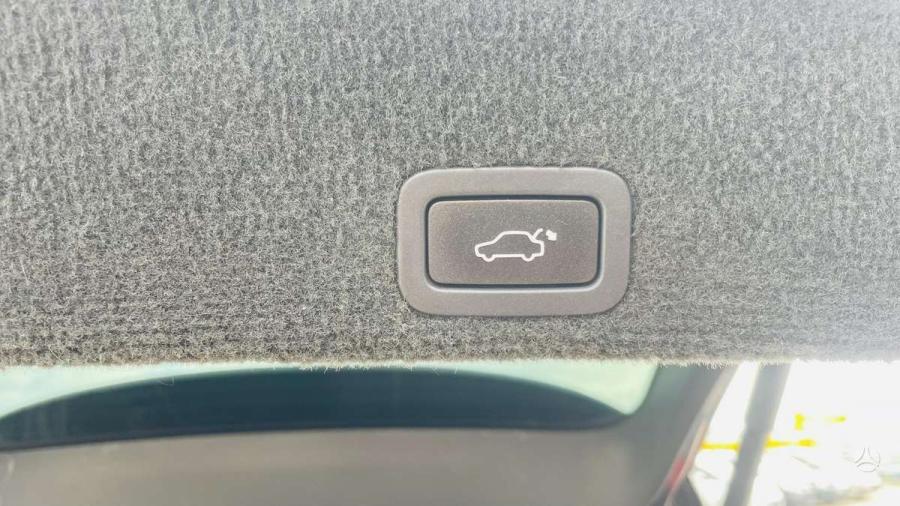 Grey Volvo XC60 2012 in Marijampole, with an engine capacity of 1.98 L and mileage of 330 thousand km for 9999 €, photo 12 on AUTOMOTO.COM.LV