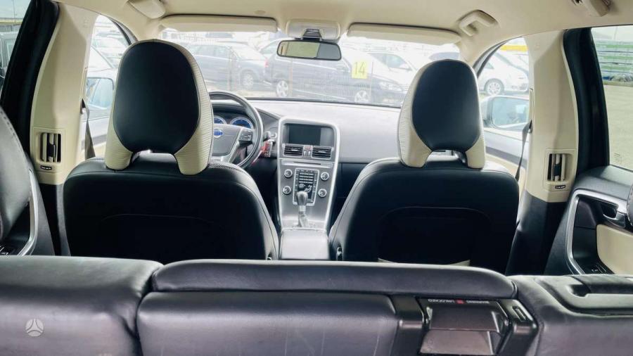 Grey Volvo XC60 2012 in Marijampole, with an engine capacity of 1.98 L and mileage of 330 thousand km for 9999 €, photo 13 on AUTOMOTO.COM.LV