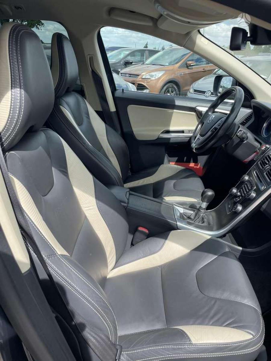 Grey Volvo XC60 2012 in Marijampole, with an engine capacity of 1.98 L and mileage of 330 thousand km for 9999 €, photo 16 on AUTOMOTO.COM.LV