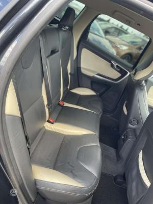 Grey Volvo XC60 2012 in Marijampole, with an engine capacity of 1.98 L and mileage of 330 thousand km for 9999 €, photo 17 on AUTOMOTO.COM.LV