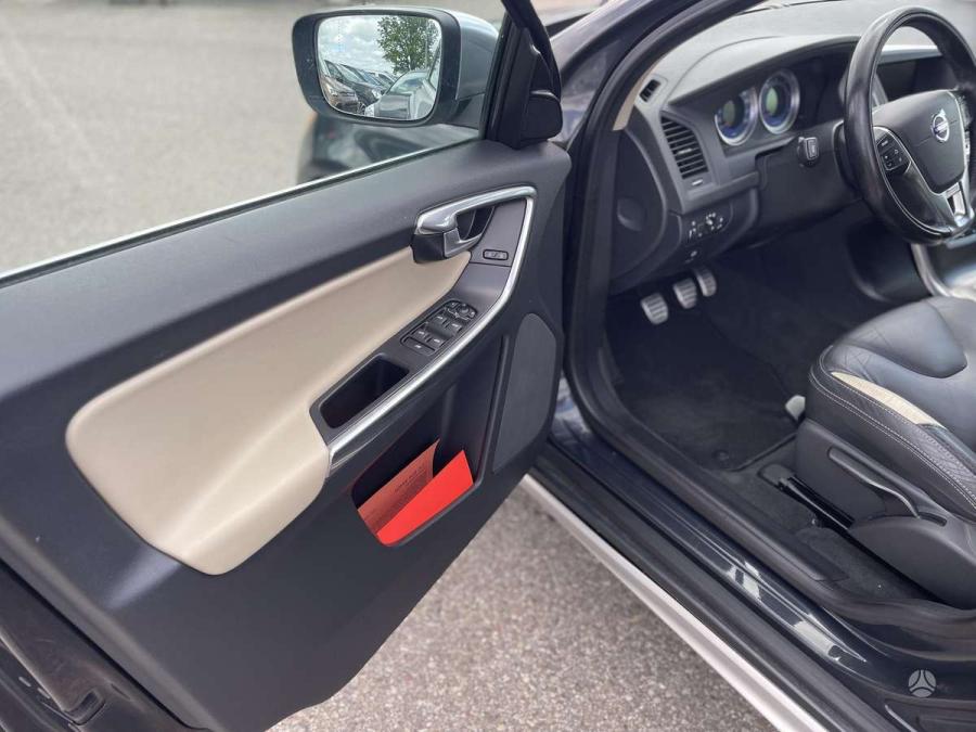 Grey Volvo XC60 2012 in Marijampole, with an engine capacity of 1.98 L and mileage of 330 thousand km for 9999 €, photo 20 on AUTOMOTO.COM.LV