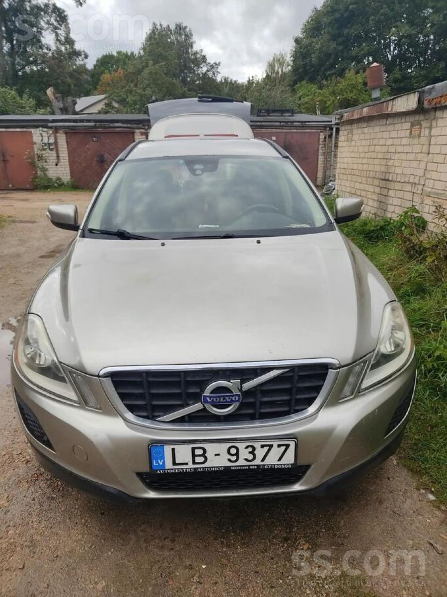 Pelēks Volvo XC60 2012 Rīga, ar dzinēja tilpumu 2.40 L un nobraukumu 266 tūkst. km par 6200 €, foto 1 vietnē AUTOMOTO.COM.LV