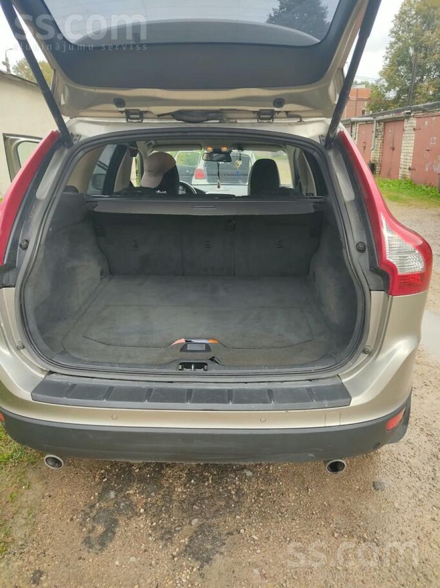 Pelēks Volvo XC60 2012 Rīga, ar dzinēja tilpumu 2.40 L un nobraukumu 266 tūkst. km par 6200 €, foto 3 vietnē AUTOMOTO.COM.LV