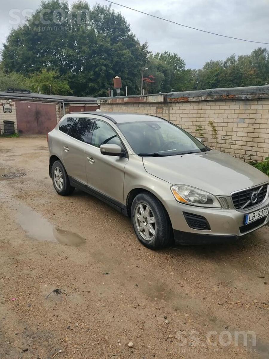 Pelēks Volvo XC60 2012 Rīga, ar dzinēja tilpumu 2.40 L un nobraukumu 266 tūkst. km par 6200 €, foto 5 vietnē AUTOMOTO.COM.LV