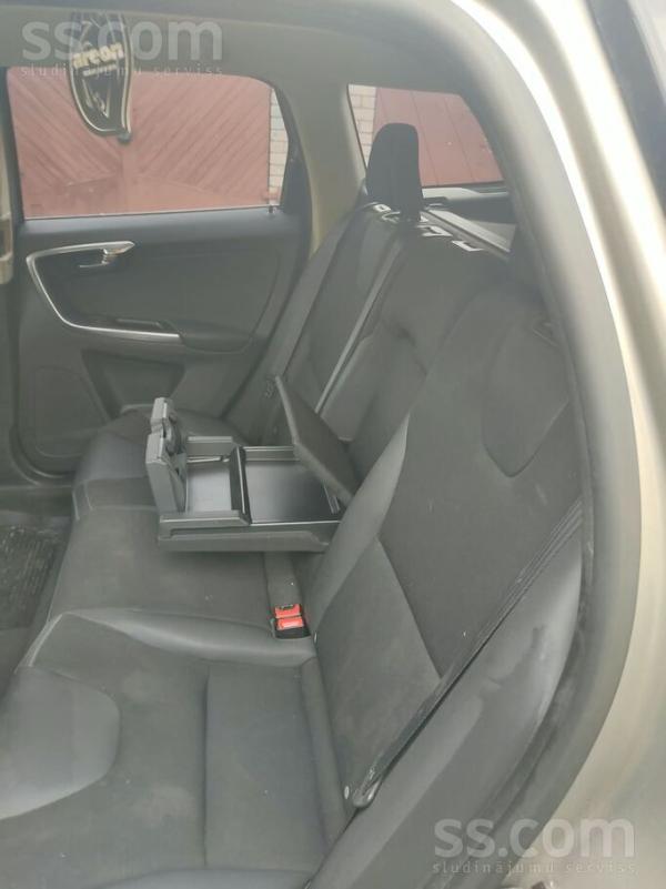 Pelēks Volvo XC60 2012 Rīga, ar dzinēja tilpumu 2.40 L un nobraukumu 266 tūkst. km par 6200 €, foto 7 vietnē AUTOMOTO.COM.LV