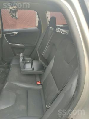 Pelēks Volvo XC60 2012 Rīga, ar dzinēja tilpumu 2.40 L un nobraukumu 266 tūkst. km par 6200 €, foto 7 vietnē AUTOMOTO.COM.LV