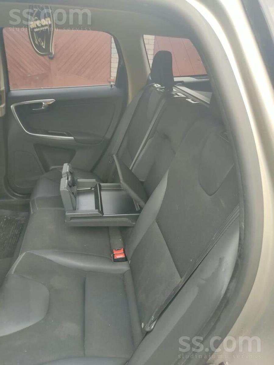 Pelēks Volvo XC60 2012 Rīga, ar dzinēja tilpumu 2.40 L un nobraukumu 266 tūkst. km par 6200 €, foto 7 vietnē AUTOMOTO.COM.LV