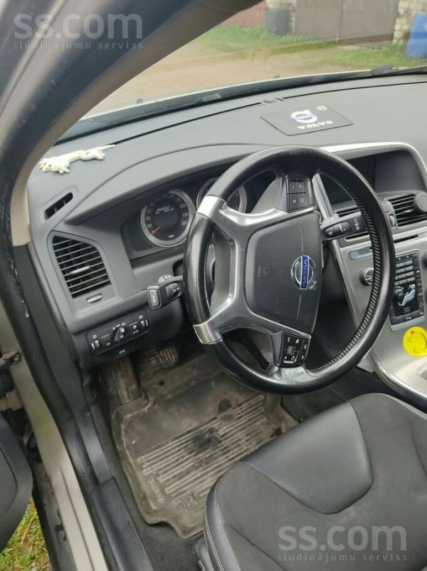 Pelēks Volvo XC60 2012 Rīga, ar dzinēja tilpumu 2.40 L un nobraukumu 266 tūkst. km par 6200 €, foto 8 vietnē AUTOMOTO.COM.LV