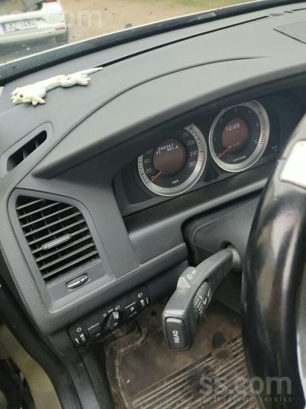 Pelēks Volvo XC60 2012 Rīga, ar dzinēja tilpumu 2.40 L un nobraukumu 266 tūkst. km par 6200 €, foto 9 vietnē AUTOMOTO.COM.LV