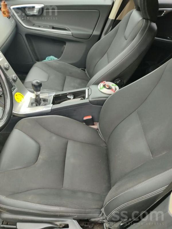 Pelēks Volvo XC60 2012 Rīga, ar dzinēja tilpumu 2.40 L un nobraukumu 266 tūkst. km par 6200 €, foto 10 vietnē AUTOMOTO.COM.LV