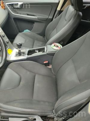 Pelēks Volvo XC60 2012 Rīga, ar dzinēja tilpumu 2.40 L un nobraukumu 266 tūkst. km par 6200 €, foto 10 vietnē AUTOMOTO.COM.LV