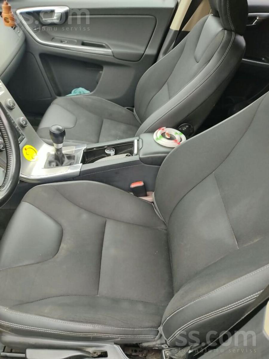 Pelēks Volvo XC60 2012 Rīga, ar dzinēja tilpumu 2.40 L un nobraukumu 266 tūkst. km par 6200 €, foto 10 vietnē AUTOMOTO.COM.LV