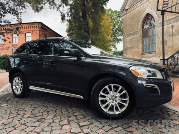 Volvo XC60 2012 in Cesis on AUTOMOTO.COM.LV Grey Volvo XC60 2012 in Cesis, with an engine capacity of 2.40 L and mileage of 0 thousand km for 9990 €, photo 3 on AUTOMOTO.COM.LV
