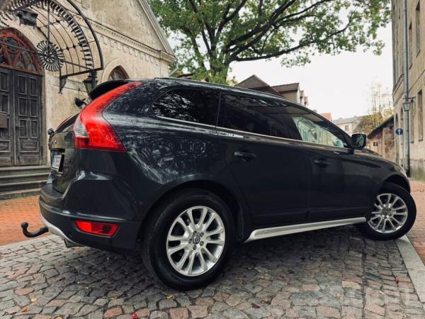 Volvo XC60 2012 in Cesis on AUTOMOTO.COM.LV Grey Volvo XC60 2012 in Cesis, with an engine capacity of 2.40 L and mileage of 0 thousand km for 9990 €, photo 7 on AUTOMOTO.COM.LV