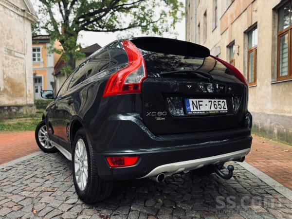 Volvo XC60 2012 in Cesis on AUTOMOTO.COM.LV Grey Volvo XC60 2012 in Cesis, with an engine capacity of 2.40 L and mileage of 0 thousand km for 9990 €, photo 8 on AUTOMOTO.COM.LV