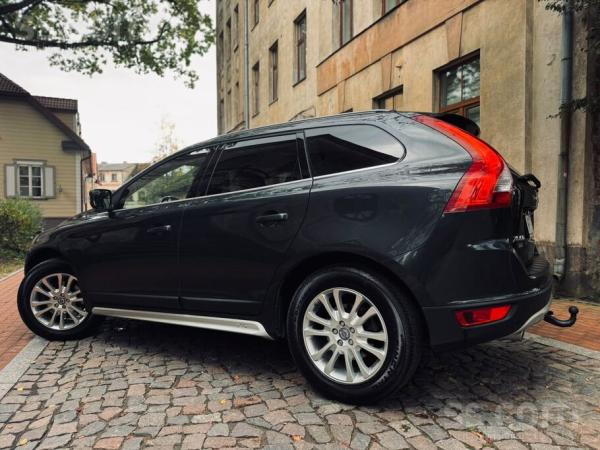 Volvo XC60 2012 in Cesis on AUTOMOTO.COM.LV Grey Volvo XC60 2012 in Cesis, with an engine capacity of 2.40 L and mileage of 0 thousand km for 9990 €, photo 9 on AUTOMOTO.COM.LV