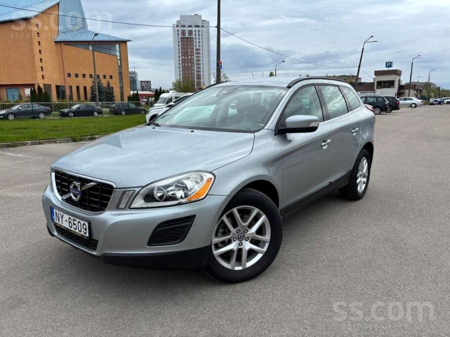 Grey Volvo XC60 2013 in Riga, with an engine capacity of 2.00 L and mileage of 269 thousand km for 9950 €, photo 1 on AUTOMOTO.COM.LV