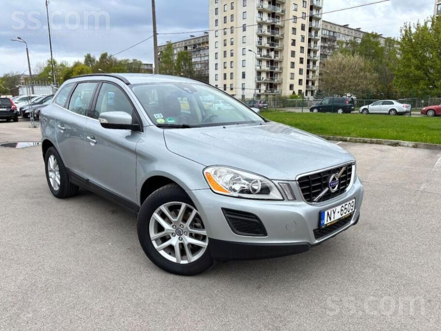 Grey Volvo XC60 2013 in Riga, with an engine capacity of 2.00 L and mileage of 269 thousand km for 9950 €, photo 3 on AUTOMOTO.COM.LV