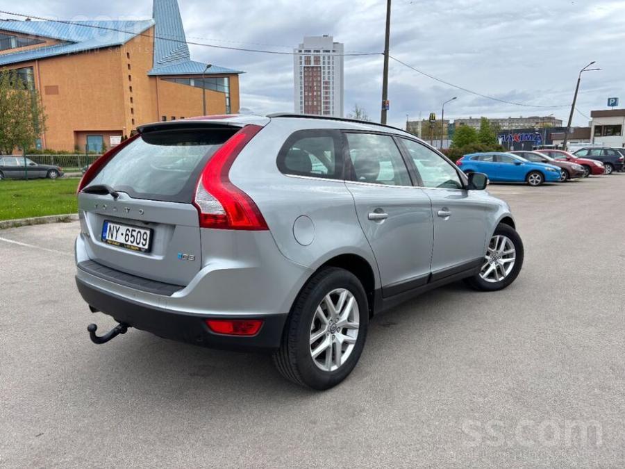Grey Volvo XC60 2013 in Riga, with an engine capacity of 2.00 L and mileage of 269 thousand km for 9950 €, photo 4 on AUTOMOTO.COM.LV