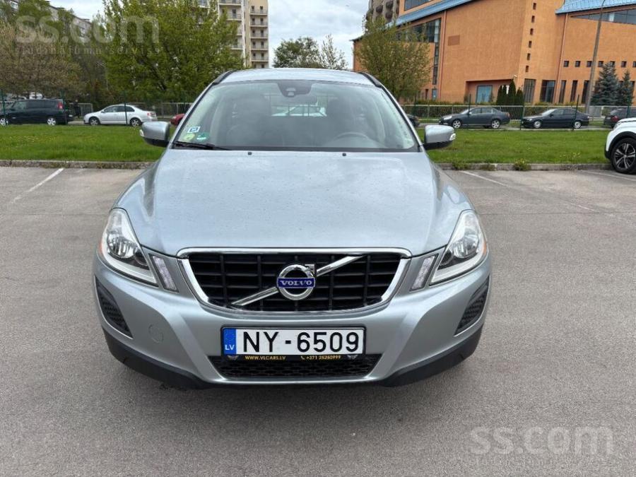 Grey Volvo XC60 2013 in Riga, with an engine capacity of 2.00 L and mileage of 269 thousand km for 9950 €, photo 5 on AUTOMOTO.COM.LV