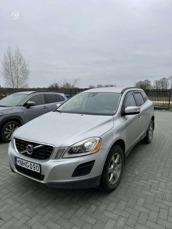 Pelēks Volvo XC60 2013 Prienai, ar dzinēja tilpumu 2.40 L un nobraukumu 265 tūkst. km par 10500 €, foto 1 vietnē AUTOMOTO.COM.LV