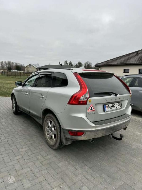 Pelēks Volvo XC60 2013 Prienai, ar dzinēja tilpumu 2.40 L un nobraukumu 265 tūkst. km par 10500 €, foto 2 vietnē AUTOMOTO.COM.LV