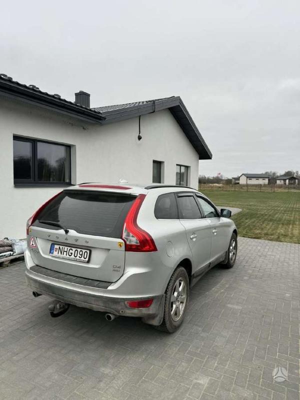 Pelēks Volvo XC60 2013 Prienai, ar dzinēja tilpumu 2.40 L un nobraukumu 265 tūkst. km par 10500 €, foto 3 vietnē AUTOMOTO.COM.LV
