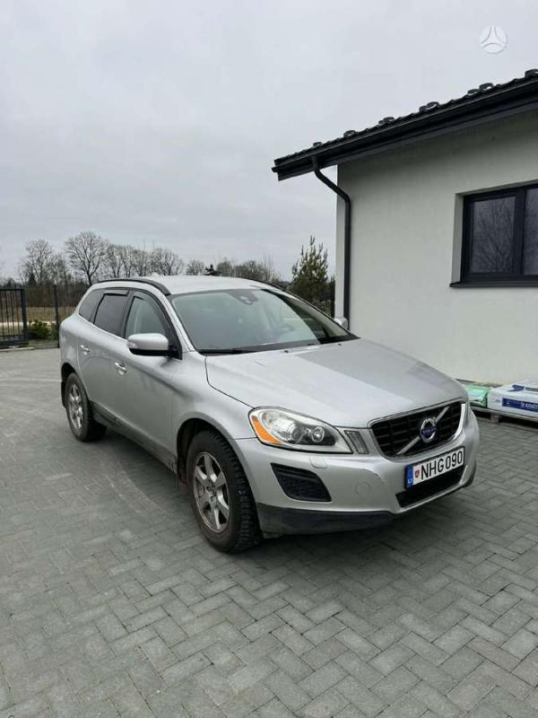 Pelēks Volvo XC60 2013 Prienai, ar dzinēja tilpumu 2.40 L un nobraukumu 265 tūkst. km par 10500 €, foto 4 vietnē AUTOMOTO.COM.LV