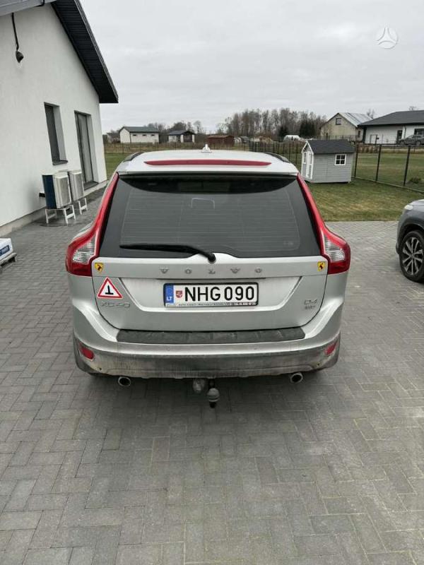Pelēks Volvo XC60 2013 Prienai, ar dzinēja tilpumu 2.40 L un nobraukumu 265 tūkst. km par 10500 €, foto 6 vietnē AUTOMOTO.COM.LV