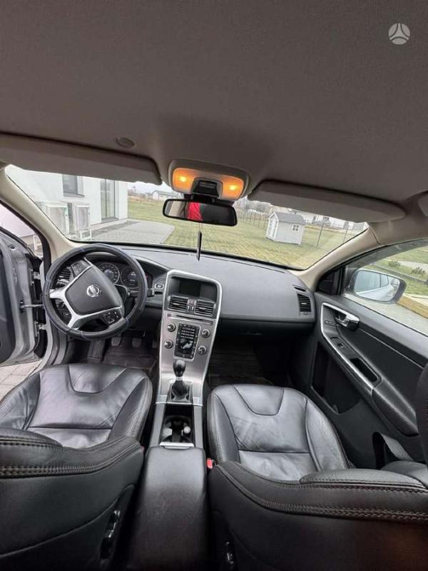 Pelēks Volvo XC60 2013 Prienai, ar dzinēja tilpumu 2.40 L un nobraukumu 265 tūkst. km par 10500 €, foto 9 vietnē AUTOMOTO.COM.LV