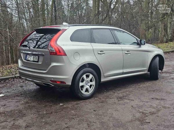 Pelēks Volvo XC60 2013 Viļņa, ar dzinēja tilpumu 2.40 L un nobraukumu 250 tūkst. km par 11000 €, foto 3 vietnē AUTOMOTO.COM.LV