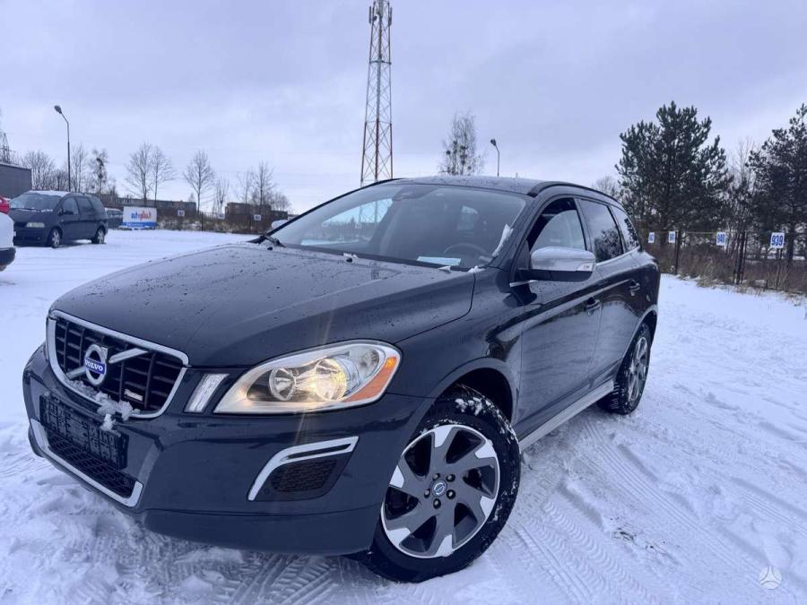 Grey Volvo XC60 2013 in Alytus, with an engine capacity of 2.40 L and mileage of 285 thousand km for 9950 €, photo 4 on AUTOMOTO.COM.LV