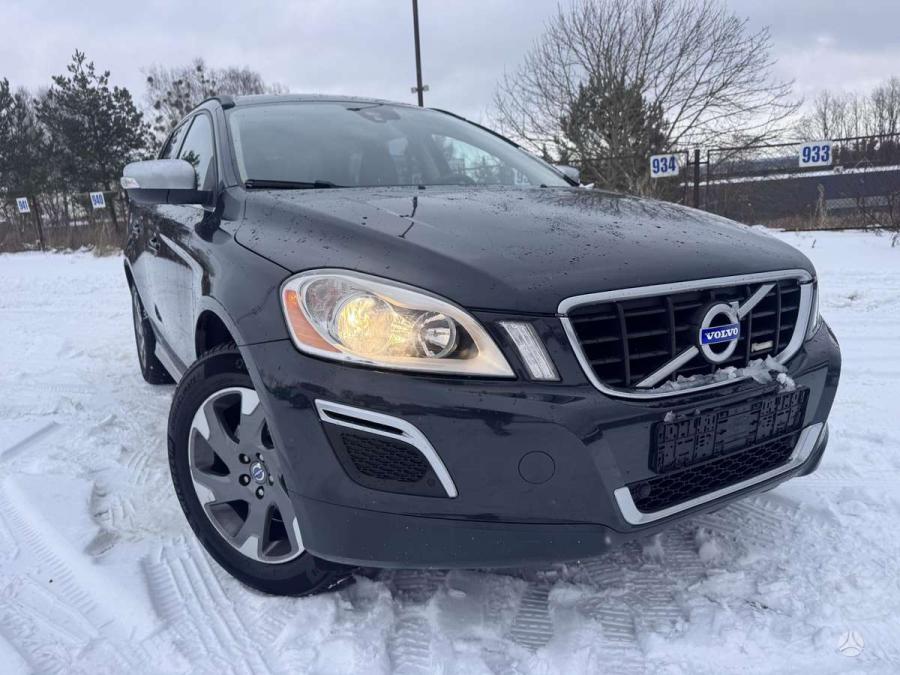 Grey Volvo XC60 2013 in Alytus, with an engine capacity of 2.40 L and mileage of 285 thousand km for 9950 €, photo 5 on AUTOMOTO.COM.LV