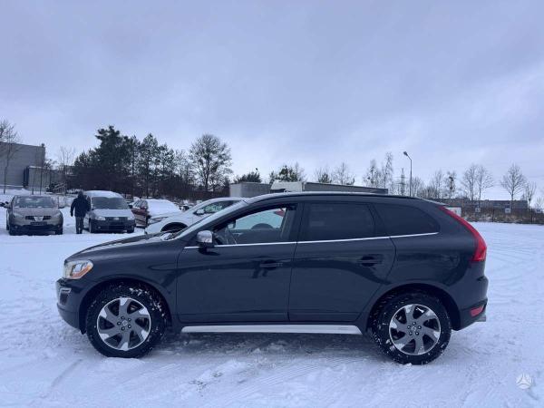 Grey Volvo XC60 2013 in Alytus, with an engine capacity of 2.40 L and mileage of 285 thousand km for 9950 €, photo 7 on AUTOMOTO.COM.LV