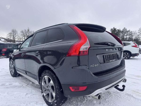 Grey Volvo XC60 2013 in Alytus, with an engine capacity of 2.40 L and mileage of 285 thousand km for 9950 €, photo 10 on AUTOMOTO.COM.LV