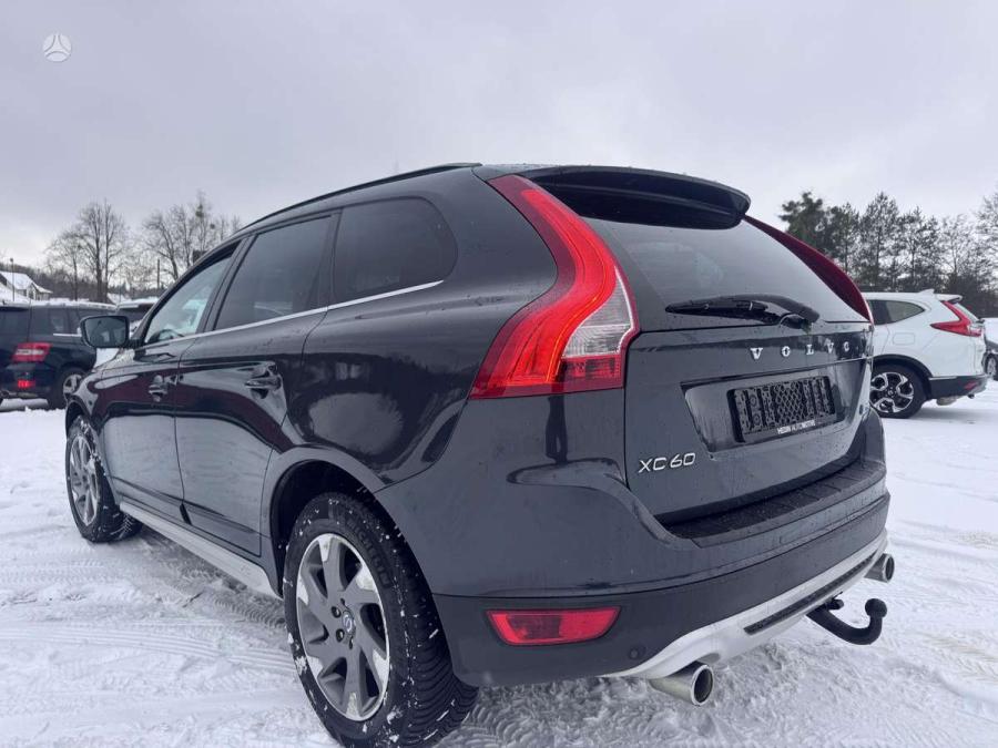 Grey Volvo XC60 2013 in Alytus, with an engine capacity of 2.40 L and mileage of 285 thousand km for 9950 €, photo 10 on AUTOMOTO.COM.LV