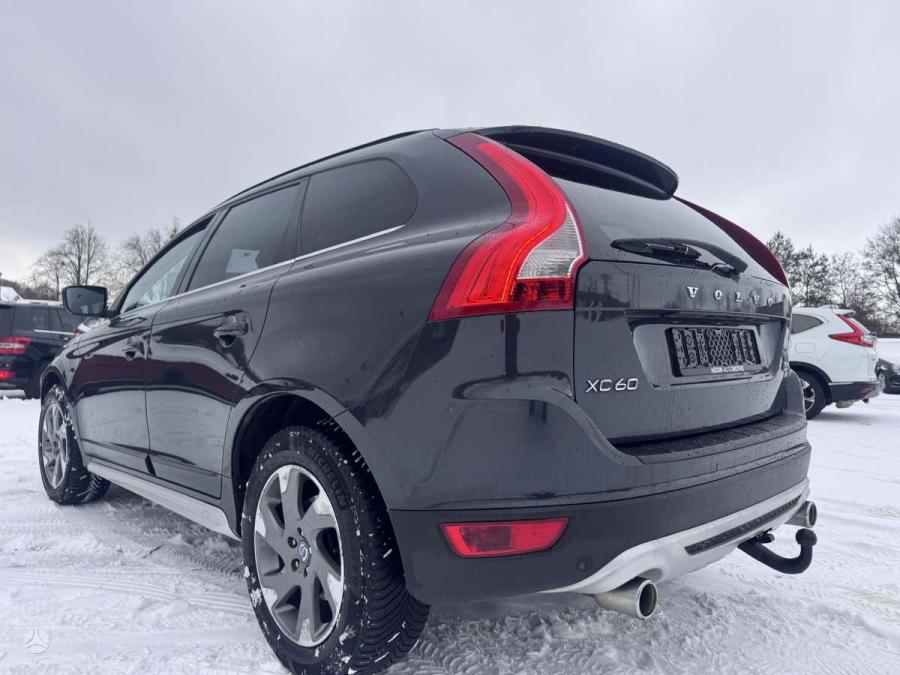Grey Volvo XC60 2013 in Alytus, with an engine capacity of 2.40 L and mileage of 285 thousand km for 9950 €, photo 12 on AUTOMOTO.COM.LV