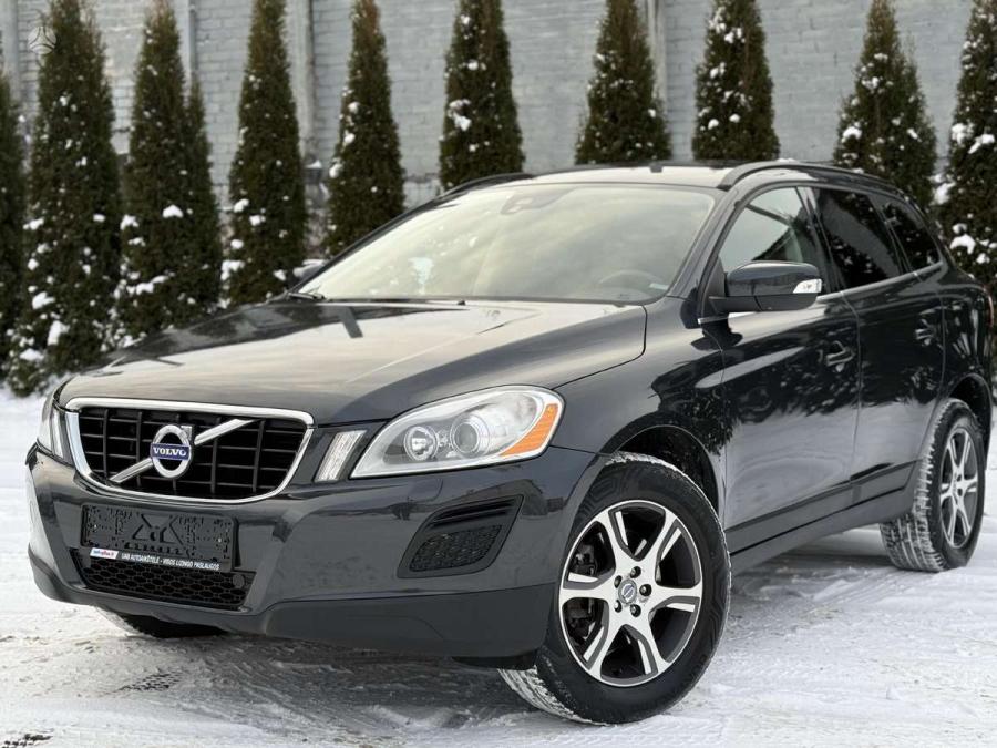 Grey Volvo XC60 2013 in Siauliai, with an engine capacity of 1.98 L and mileage of 214 thousand km for 10950 €, photo 2 on AUTOMOTO.COM.LV