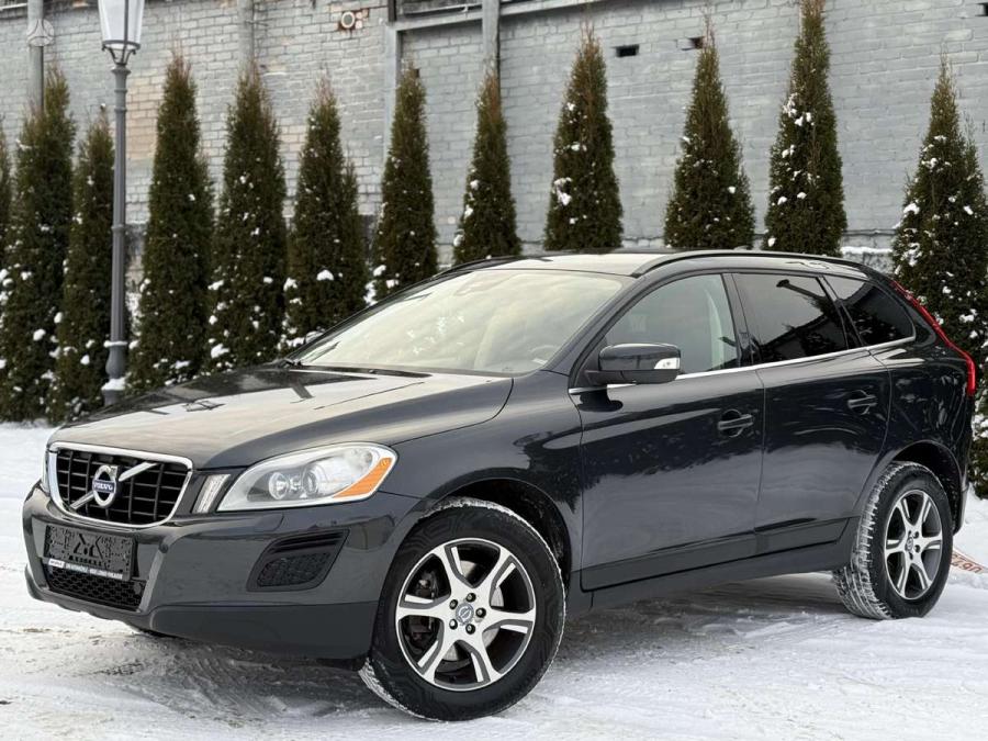Grey Volvo XC60 2013 in Siauliai, with an engine capacity of 1.98 L and mileage of 214 thousand km for 10950 €, photo 4 on AUTOMOTO.COM.LV