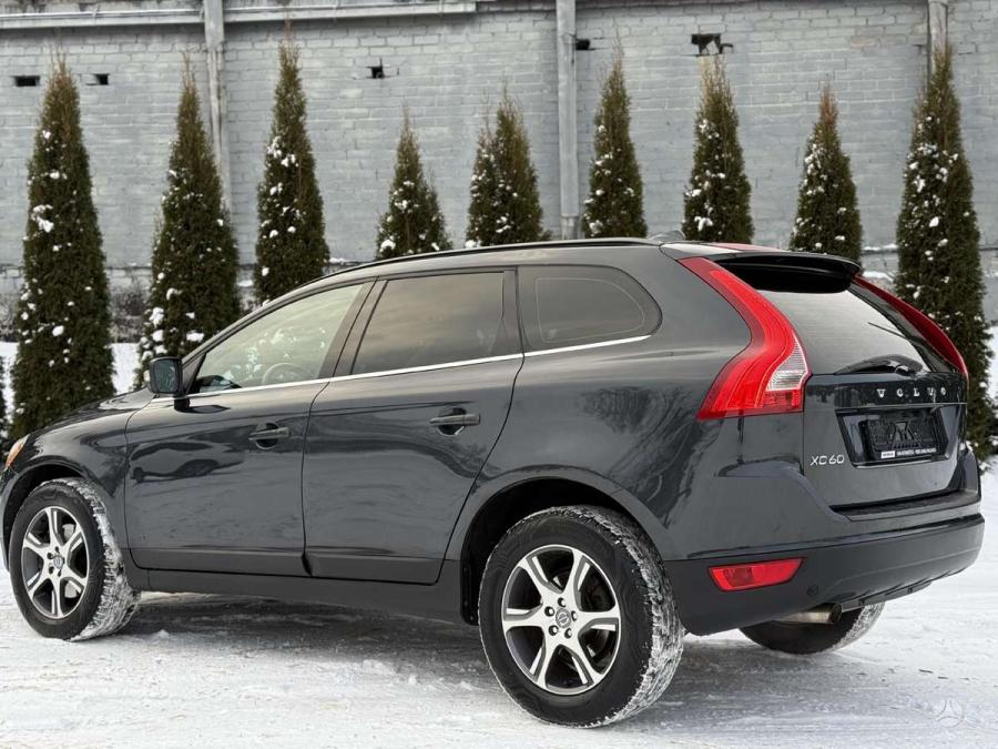 Grey Volvo XC60 2013 in Siauliai, with an engine capacity of 1.98 L and mileage of 214 thousand km for 10950 €, photo 7 on AUTOMOTO.COM.LV
