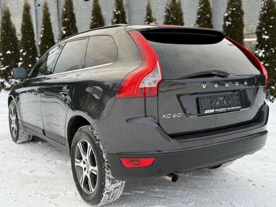 Grey Volvo XC60 2013 in Siauliai, with an engine capacity of 1.98 L and mileage of 214 thousand km for 10950 €, photo 9 on AUTOMOTO.COM.LV
