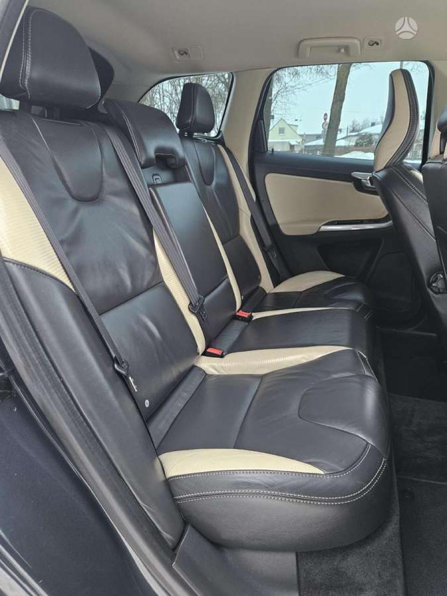 Pelēks Volvo XC60 2013 Šauļi, ar dzinēja tilpumu 1.98 L un nobraukumu 259 tūkst. km par 10450 €, foto 19 vietnē AUTOMOTO.COM.LV
