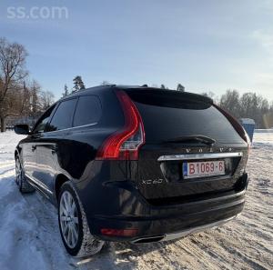 Pelēks Volvo XC60 2013 Ogre, ar dzinēja tilpumu 2.40 L un nobraukumu 216 tūkst. km par 14000 €, foto 6 vietnē AUTOMOTO.COM.LV