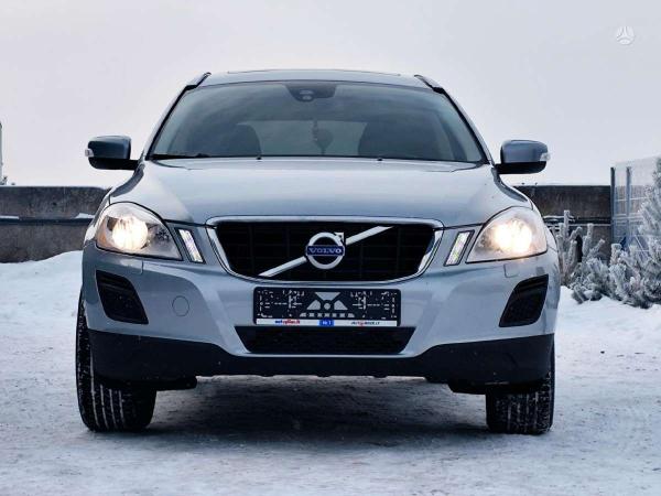 Grey Volvo XC60 2013 in Siauliai, with an engine capacity of 3.00 L and mileage of 203 thousand km for 8200 €, photo 2 on AUTOMOTO.COM.LV