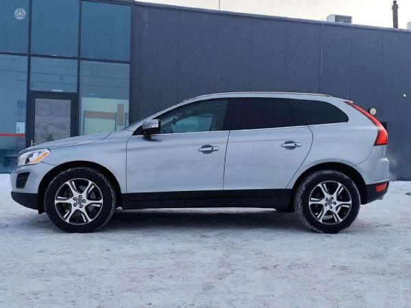 Grey Volvo XC60 2013 in Siauliai, with an engine capacity of 3.00 L and mileage of 203 thousand km for 8200 €, photo 4 on AUTOMOTO.COM.LV