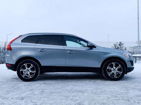 Grey Volvo XC60 2013 in Siauliai, with an engine capacity of 3.00 L and mileage of 203 thousand km for 8200 €, photo 8 on AUTOMOTO.COM.LV