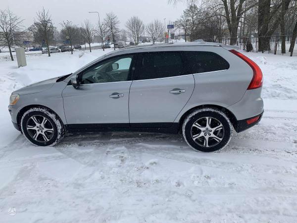 Grey Volvo XC60 2013 in Klaipeda, with an engine capacity of 2.95 L and mileage of 358 thousand km for 9500 €, photo 1 on AUTOMOTO.COM.LV