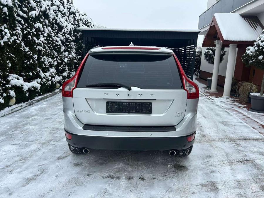 Grey Volvo XC60 2013 in Vilnius, with an engine capacity of 2.40 L and mileage of 300 thousand km for 7650 €, photo 7 on AUTOMOTO.COM.LV