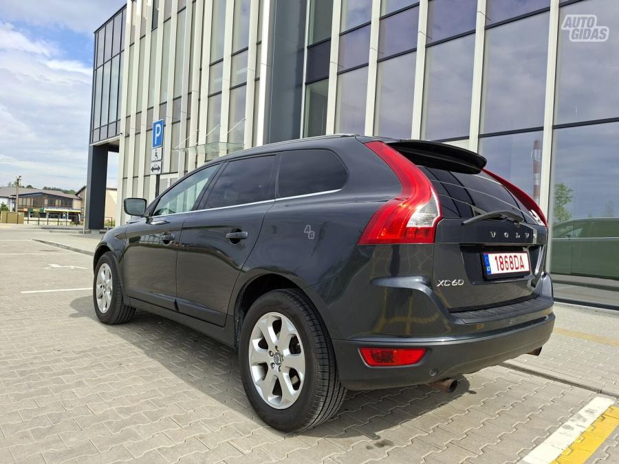 Grey Volvo XC60 2013 in Vilnius, with an engine capacity of 3.20 L and mileage of 233 thousand km for 8300 €, photo 4 on AUTOMOTO.COM.LV